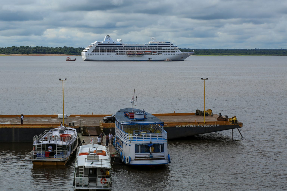 Navio de cruzeiro chega a Manaus com mais de 2 mil turistas - Amazonas Hoje